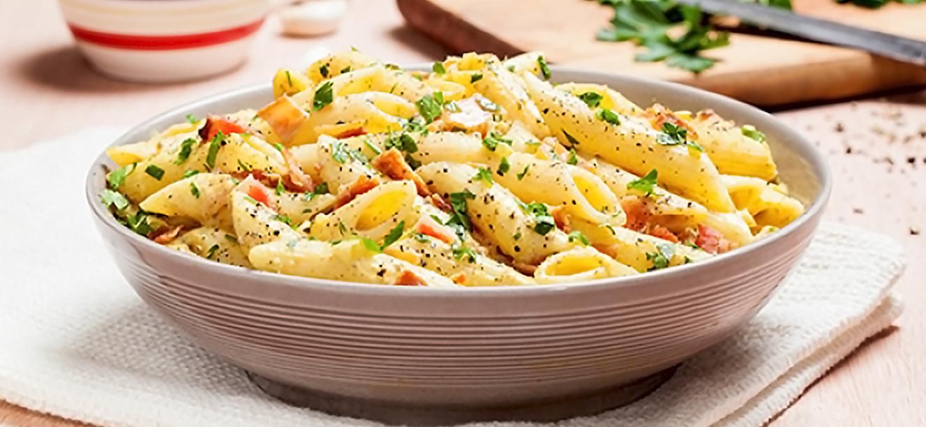 Deliciosa receta de pasta con tocineta y curry. Alqueria